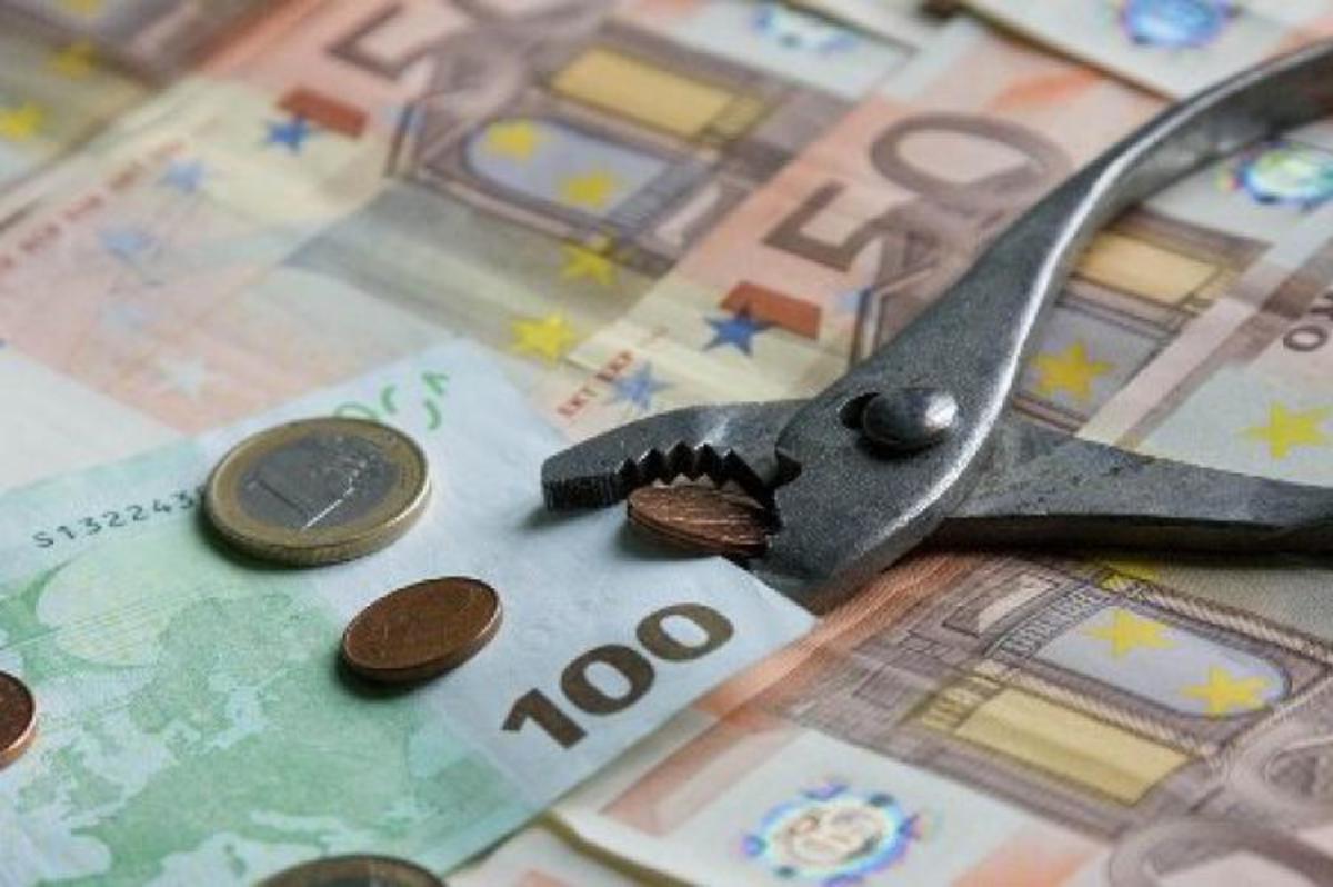 Αδειάζουν οι τσέπες των συνταξιούχων και γεμίζουν τα ταμεία του ΕΟΠΥΥ