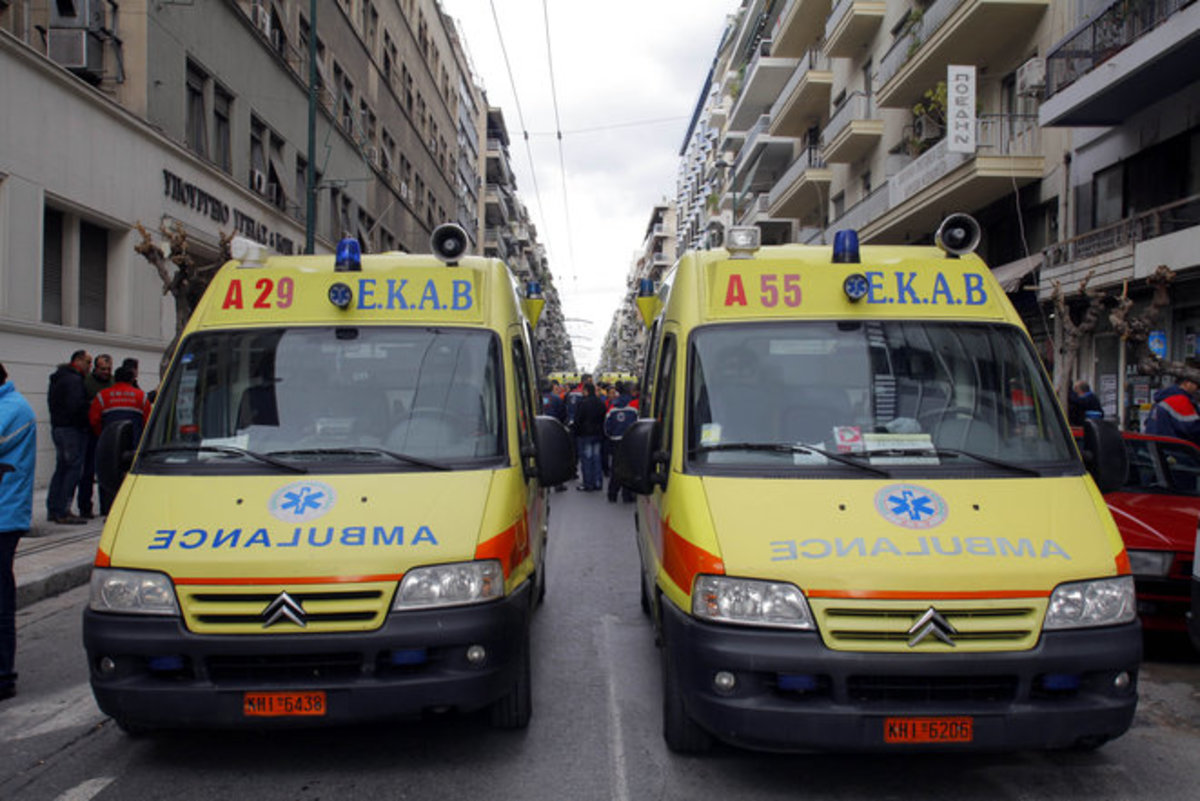Στο δρόμο και οι εργαζόμενοι του ΕΚΑΒ!