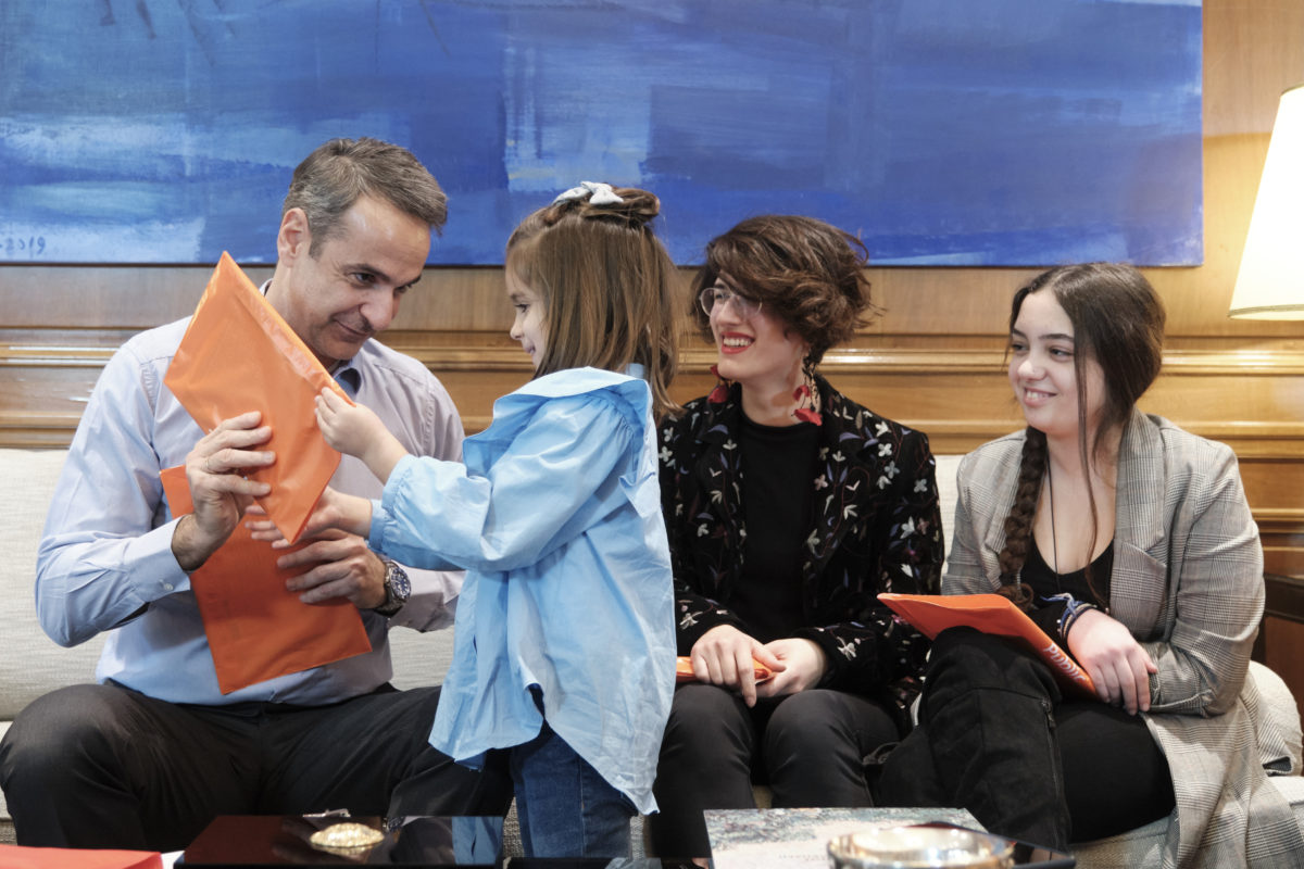 Ο Κυριάκος Μητσοτάκης συνάντησε παιδιά που νίκησαν τον καρκίνο