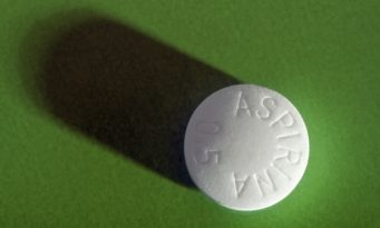 Συνέδεσαν την ασπιρίνη με τον καρκίνο του παχέος εντέρου: Τι ανακάλυψαν