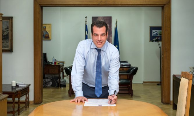 Ο Θάνος Πλεύρης αποχαιρετά τους Διοικητές των Υγειονομικών Περιφερειών ...