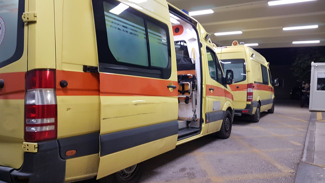 Η Ένωση Ελλήνων Εφοπλιστών δώρισε 6 πλήρως εξοπλισμένα ασθενοφόρα στο Ε ...