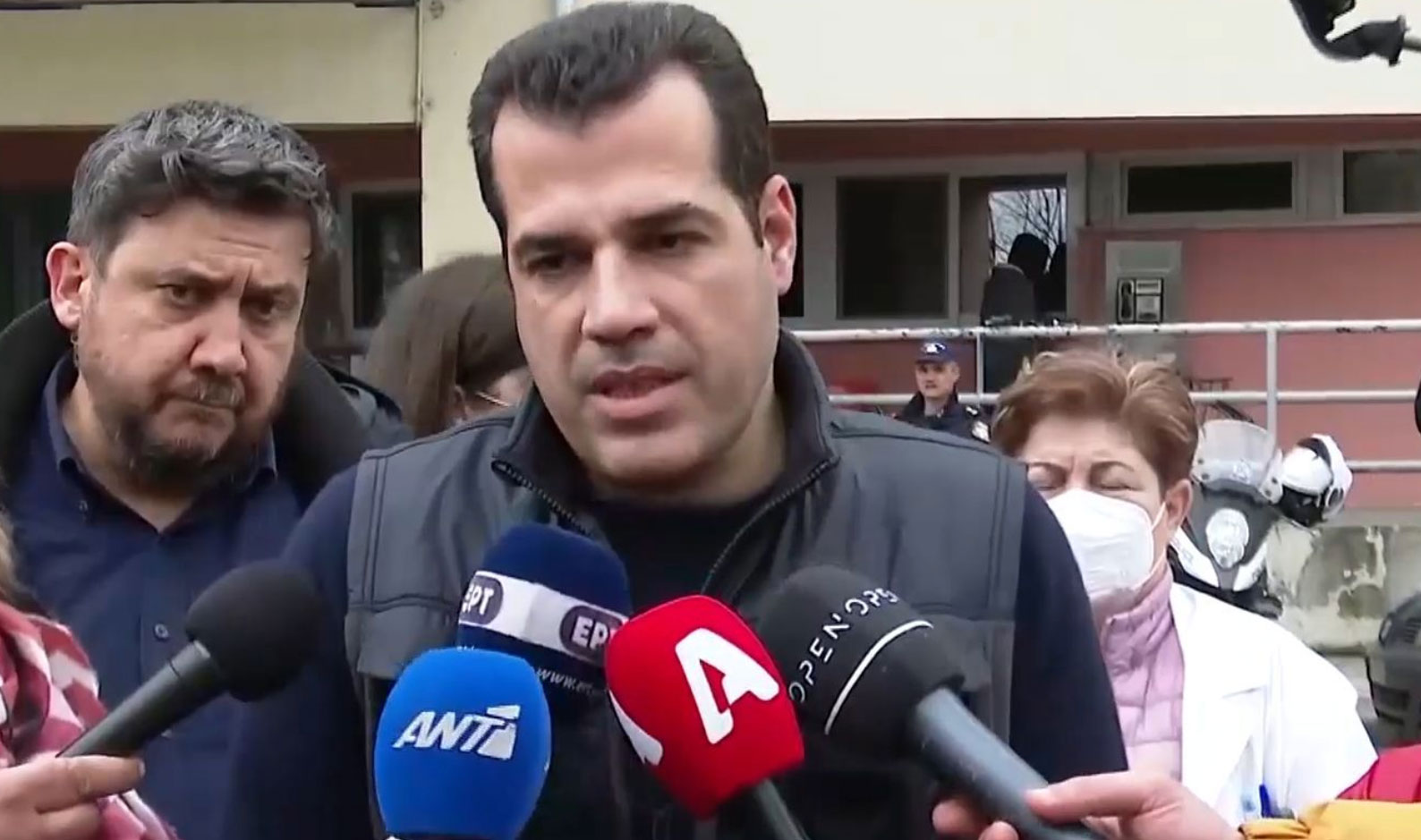 Με σπασμένη φωνή ο Θ. Πλεύρης: "Διαβάζουμε τα ονόματα στους γονείς και ...