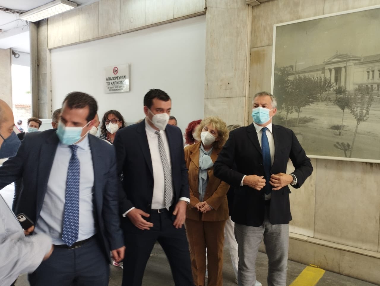 Ο Θ. Πλεύρης σε αιφνιδιαστική επίσκεψη στο "Ιπποκράτειο" της Αθήνας ...
