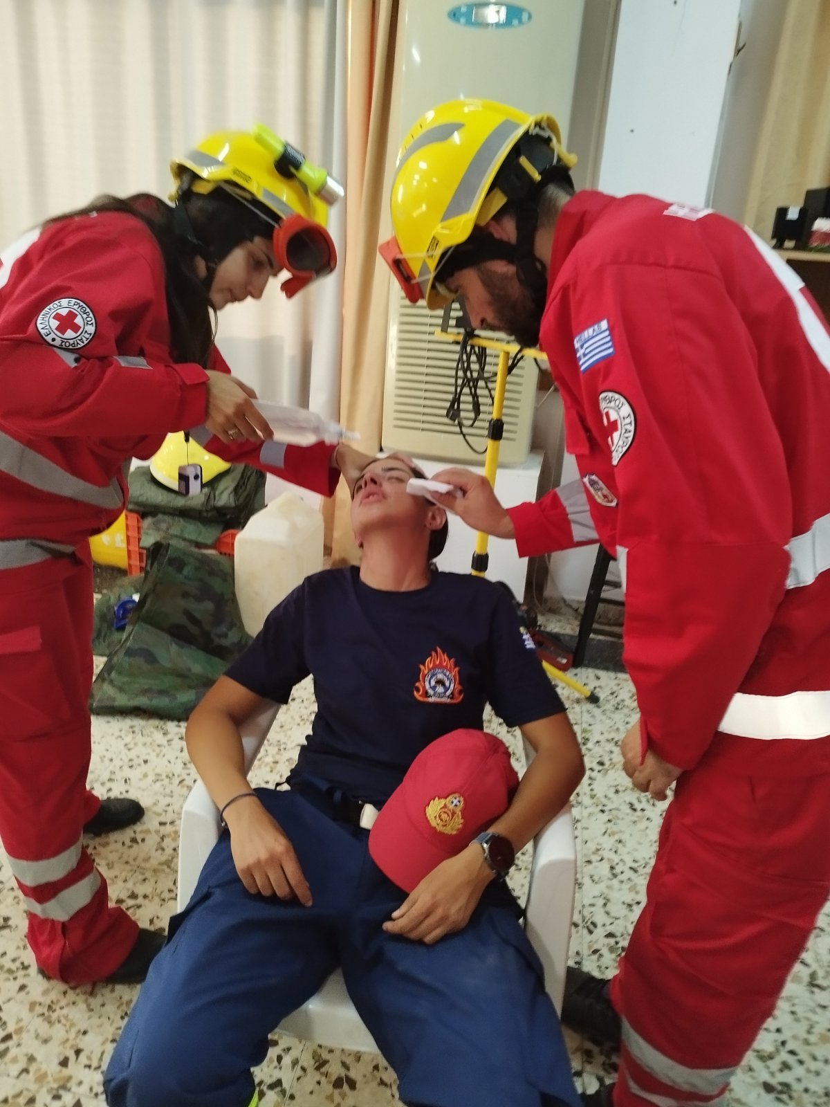 Ρόδος: Συγκλονιστικές στιγμές με τους εθελοντές του Ερυθρού Σταυρού ...