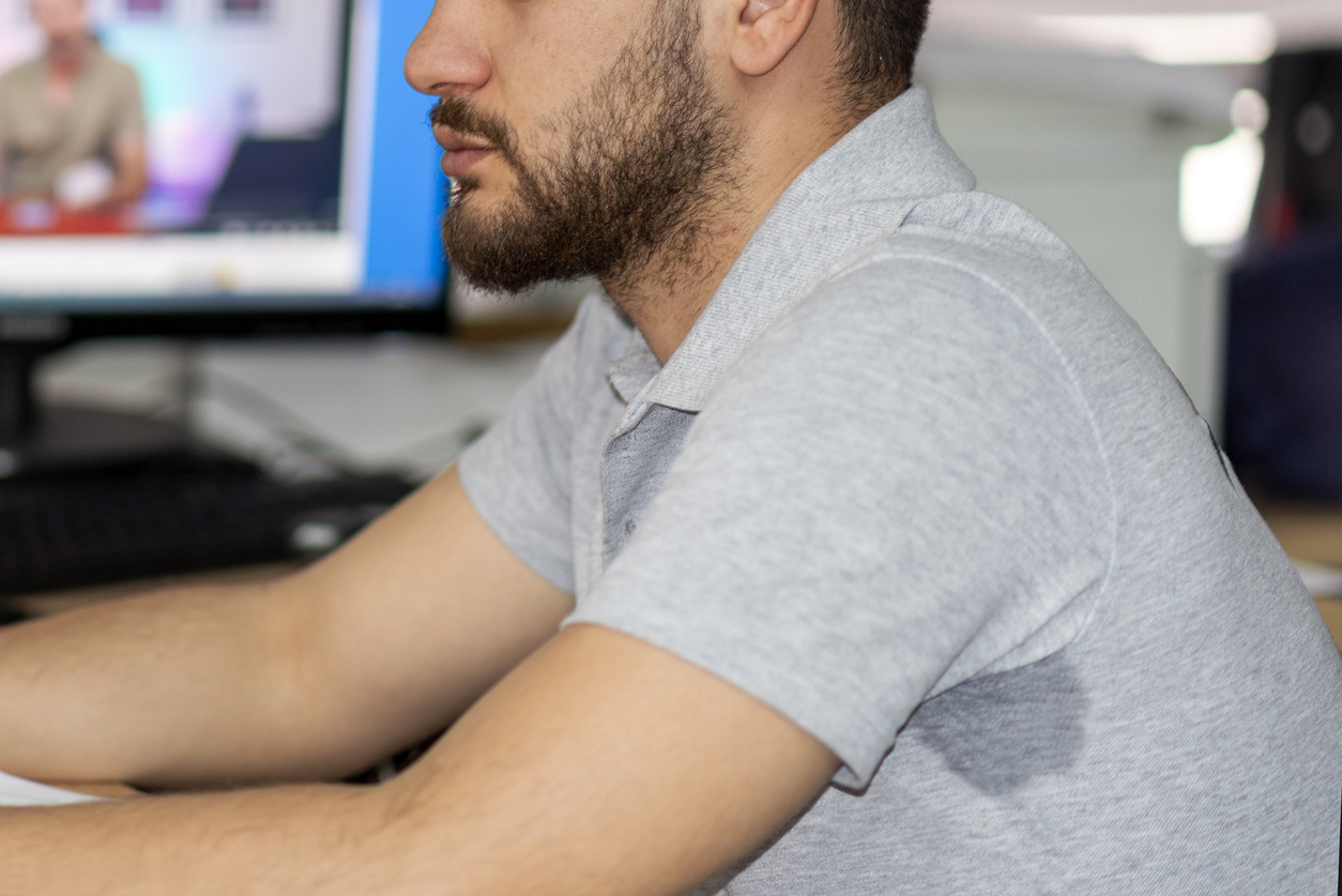 Μήπως ιδρώνετε πάρα πολύ; Πότε είναι παθολογική κατάσταση, τι μπορείτε ...