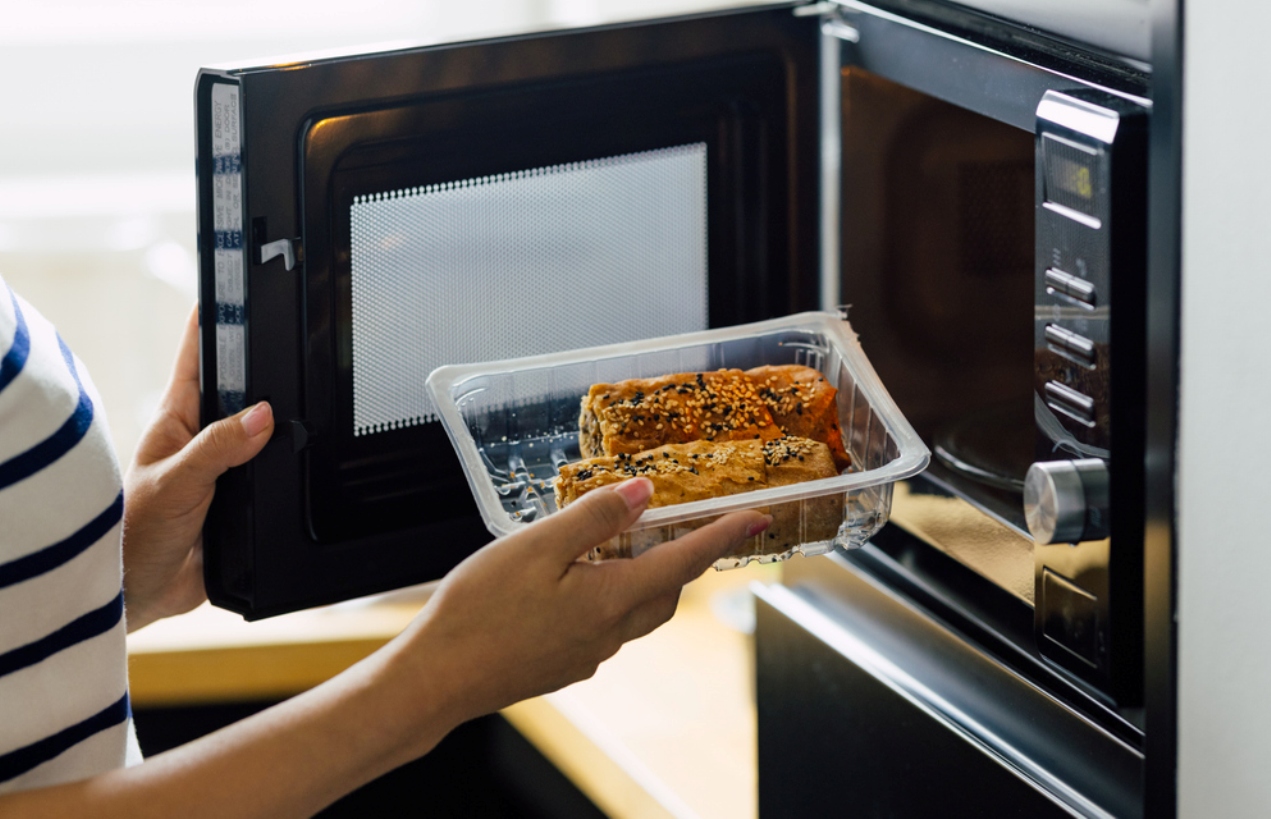 Ποια δοχεία δεν είναι κατάλληλα για τον φούρνο μικροκυμάτων