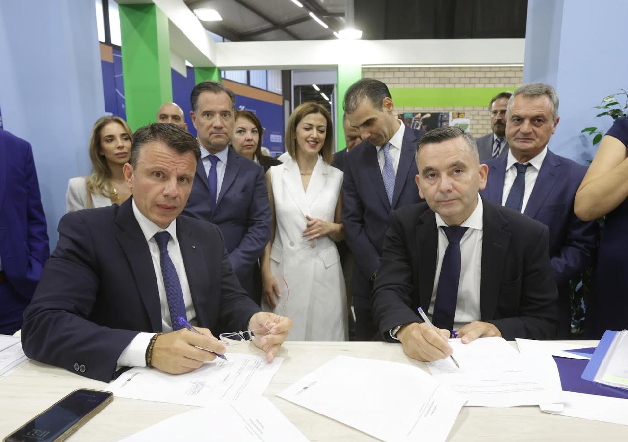 ΔΕΘ: Υπεγράφησαν οι συμβάσεις για ανακαίνιση 10 νοσοκομείων και 2 ΚΥ ...