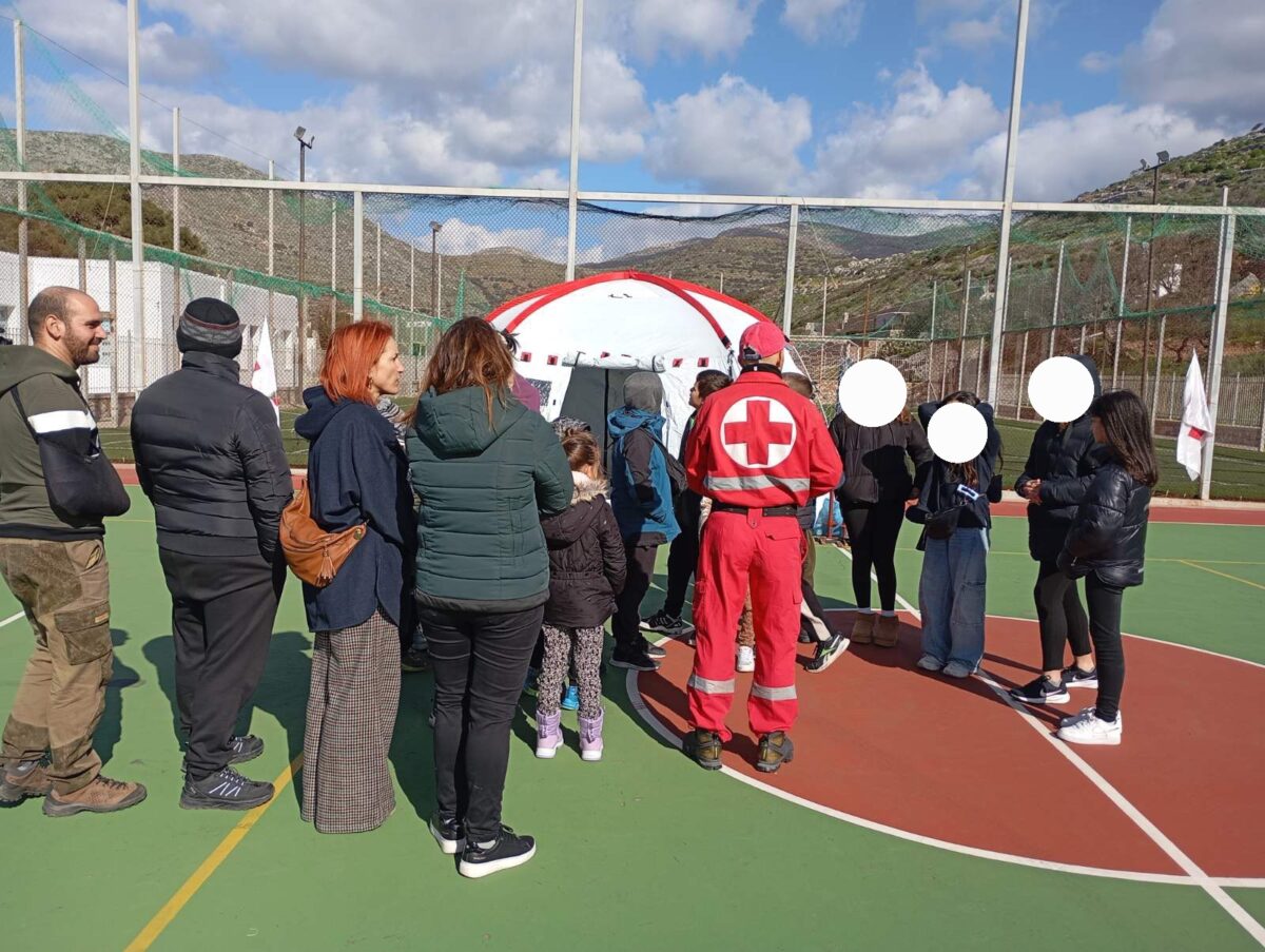 Ερυθρός Σταυρός: Κοινωνικοί Λειτουργοί και Ψυχολόγοι πραγματοποιούν κατ ...