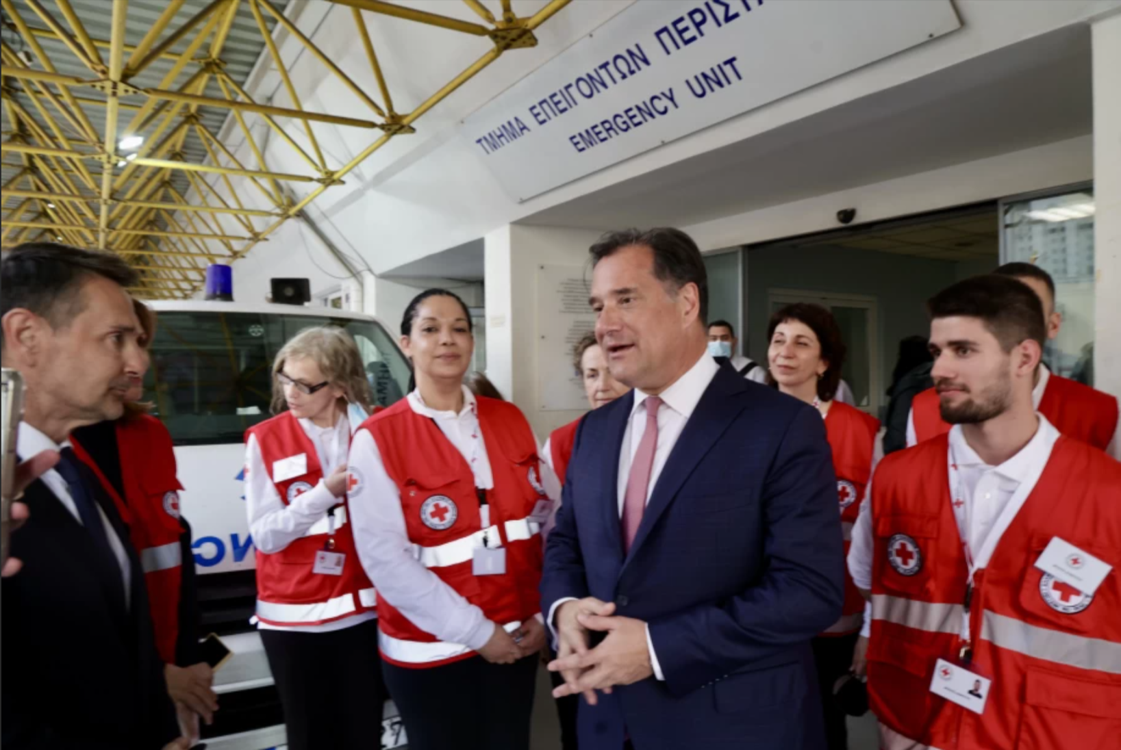 Νοσοκομείο "Ευαγγελισμός": Οι εθελοντές του Ερυθρού Σταυρού "έπιασαν ...