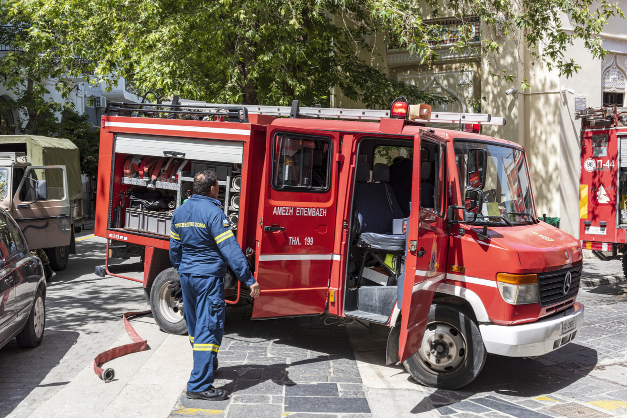 Φωτιά σε ιδιωτική κλινική επί της Μεσογείων (βίντεο)