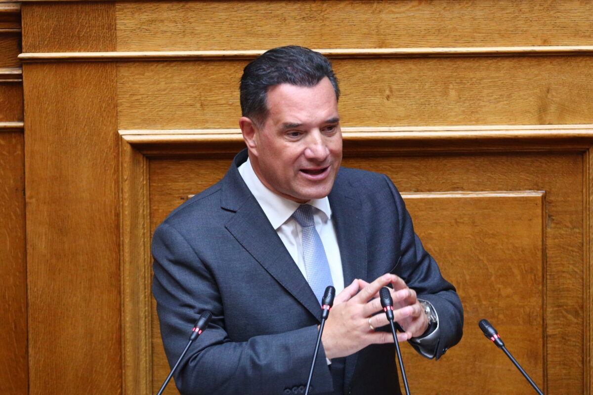 Όταν ο Άδωνις Γεωργιάδης κέρασε μέλη της ΠΟΕΔΗΝ για τα γενέθλιά του